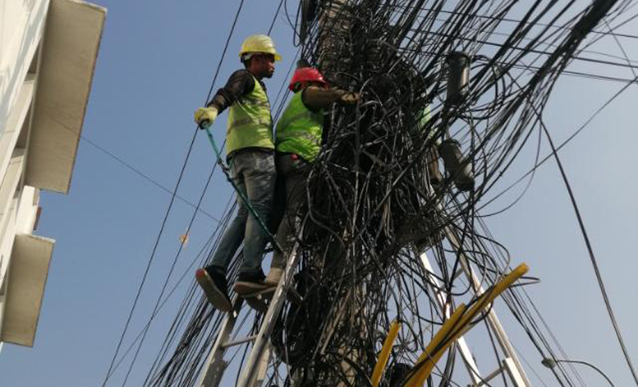 धमाधम हटाइँदै काठमाडौँ महानगरपालिका भित्रका अव्यवस्थित तार - Technology ...